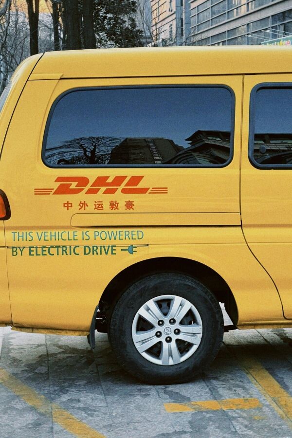 DHL GoGreen Plus | für eine grünere Zukunft mit artgerecht